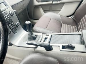 Balts Volvo V50 2009 Rīga, ar dzinēja tilpumu 2.00 L un nobraukumu 259 tūkst. km par 3200 €, foto 10 vietnē AUTOMOTO.COM.LV