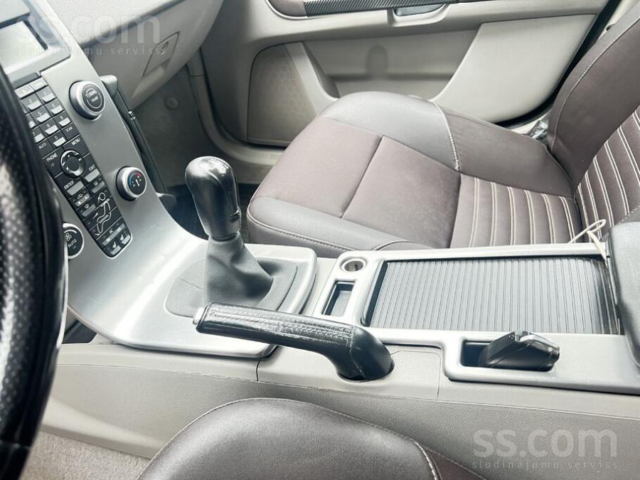 Balts Volvo V50 2009 Rīga, ar dzinēja tilpumu 2.00 L un nobraukumu 259 tūkst. km par 3200 €, foto 10 vietnē AUTOMOTO.COM.LV
