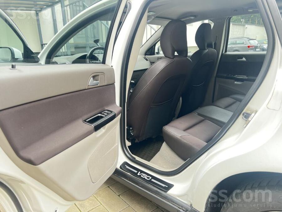 Balts Volvo V50 2009 Rīga, ar dzinēja tilpumu 2.00 L un nobraukumu 259 tūkst. km par 3200 €, foto 13 vietnē AUTOMOTO.COM.LV