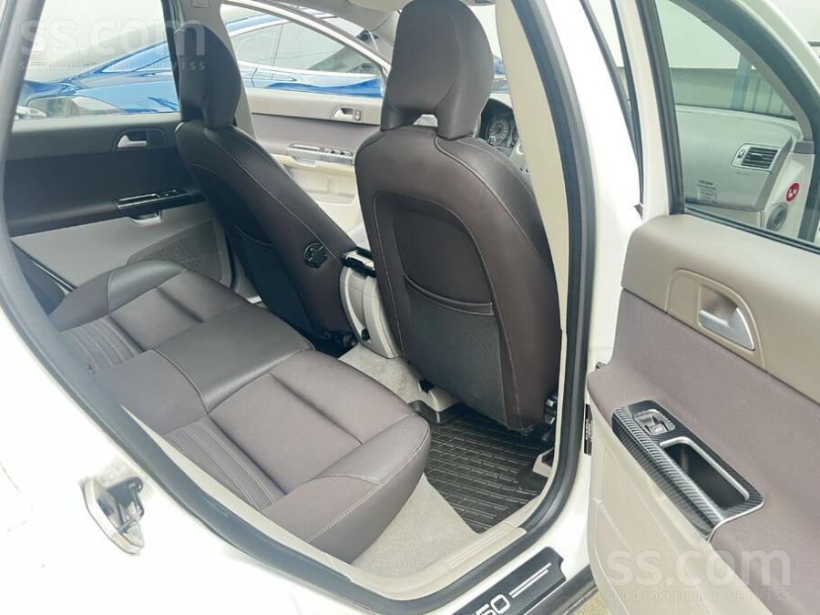 Balts Volvo V50 2009 Rīga, ar dzinēja tilpumu 2.00 L un nobraukumu 259 tūkst. km par 3200 €, foto 16 vietnē AUTOMOTO.COM.LV