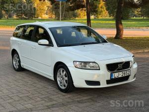 White Volvo V50 2009 in Riga, with an engine capacity of 2.40 L and mileage of 255 thousand km for 1590 €, photo  on AUTOMOTO.COM.LV