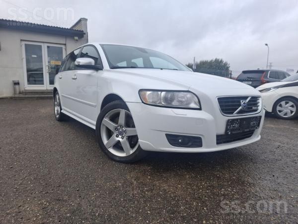 Balts Volvo V50 2009 Talsi, ar dzinēja tilpumu 2.40 L un nobraukumu 276 tūkst. km par 3800 €, foto 1 vietnē AUTOMOTO.COM.LV
