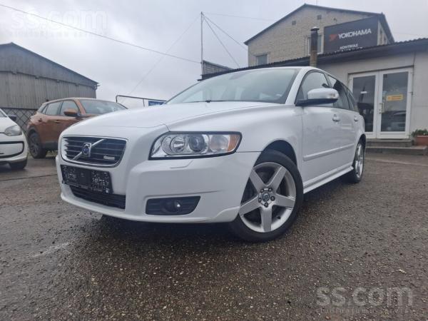 Balts Volvo V50 2009 Talsi, ar dzinēja tilpumu 2.40 L un nobraukumu 276 tūkst. km par 3800 €, foto 3 vietnē AUTOMOTO.COM.LV