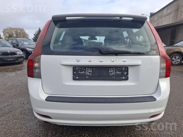 Balts Volvo V50 2009 Talsi, ar dzinēja tilpumu 2.40 L un nobraukumu 276 tūkst. km par 3800 €, foto 7 vietnē AUTOMOTO.COM.LV