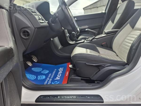 Balts Volvo V50 2009 Talsi, ar dzinēja tilpumu 2.40 L un nobraukumu 276 tūkst. km par 3800 €, foto 8 vietnē AUTOMOTO.COM.LV