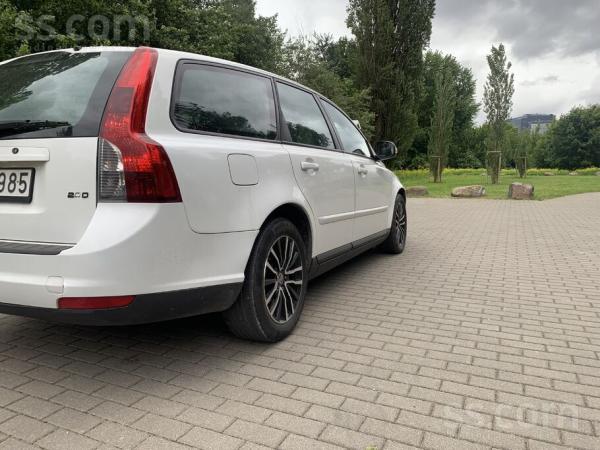 Balts Volvo V50 2010 Rīga, ar dzinēja tilpumu 2.00 L un nobraukumu 354 tūkst. km par 2850 €, foto 2 vietnē AUTOMOTO.COM.LV