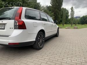 Balts Volvo V50 2010 Rīga, ar dzinēja tilpumu 2.00 L un nobraukumu 354 tūkst. km par 2850 €, foto 2 vietnē AUTOMOTO.COM.LV
