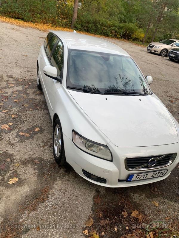 White Volvo V50 2010 in Tallinn, with an engine capacity of 2.00 L and mileage of 0 thousand km for 2900 €, photo 2 on AUTOMOTO.COM.LV
