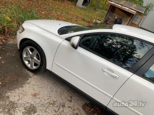 White Volvo V50 2010 in Tallinn, with an engine capacity of 2.00 L and mileage of 0 thousand km for 2900 €, photo 4 on AUTOMOTO.COM.LV