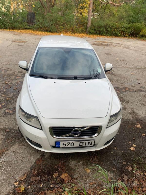 White Volvo V50 2010 in Tallinn, with an engine capacity of 2.00 L and mileage of 0 thousand km for 2900 €, photo 7 on AUTOMOTO.COM.LV