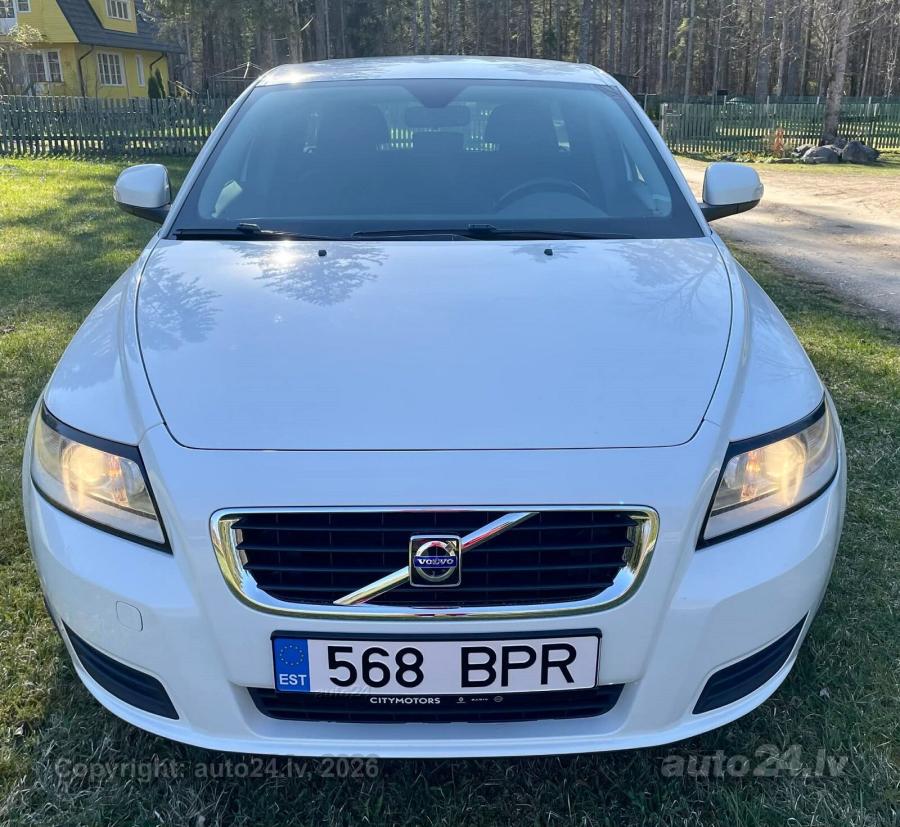 Balts Volvo V50 2010 Tallina, ar dzinēja tilpumu 1.60 L un nobraukumu 259 tūkst. km par 4690 €, foto 1 vietnē AUTOMOTO.COM.LV