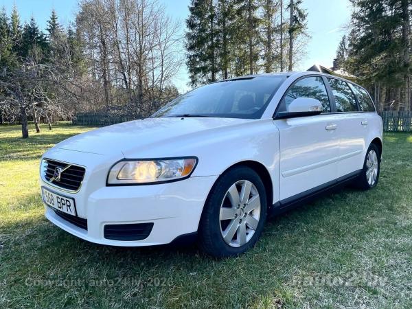 Balts Volvo V50 2010 Tallina, ar dzinēja tilpumu 1.60 L un nobraukumu 259 tūkst. km par 4690 €, foto 2 vietnē AUTOMOTO.COM.LV