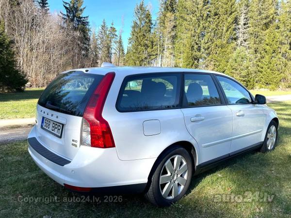Balts Volvo V50 2010 Tallina, ar dzinēja tilpumu 1.60 L un nobraukumu 259 tūkst. km par 4690 €, foto 6 vietnē AUTOMOTO.COM.LV