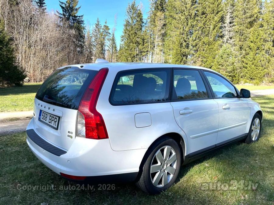 Balts Volvo V50 2010 Tallina, ar dzinēja tilpumu 1.60 L un nobraukumu 259 tūkst. km par 4690 €, foto 7 vietnē AUTOMOTO.COM.LV