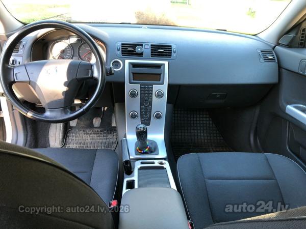 Balts Volvo V50 2010 Tallina, ar dzinēja tilpumu 1.60 L un nobraukumu 259 tūkst. km par 4690 €, foto 8 vietnē AUTOMOTO.COM.LV