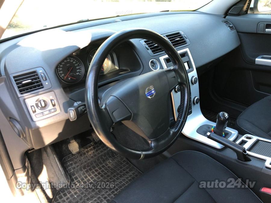 Balts Volvo V50 2010 Tallina, ar dzinēja tilpumu 1.60 L un nobraukumu 259 tūkst. km par 4690 €, foto 10 vietnē AUTOMOTO.COM.LV
