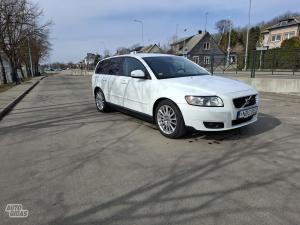 Balts Volvo V50 2010 Telšiai, ar dzinēja tilpumu 1.60 L un nobraukumu 263 tūkst. km par 2500 €, foto  vietnē AUTOMOTO.COM.LV