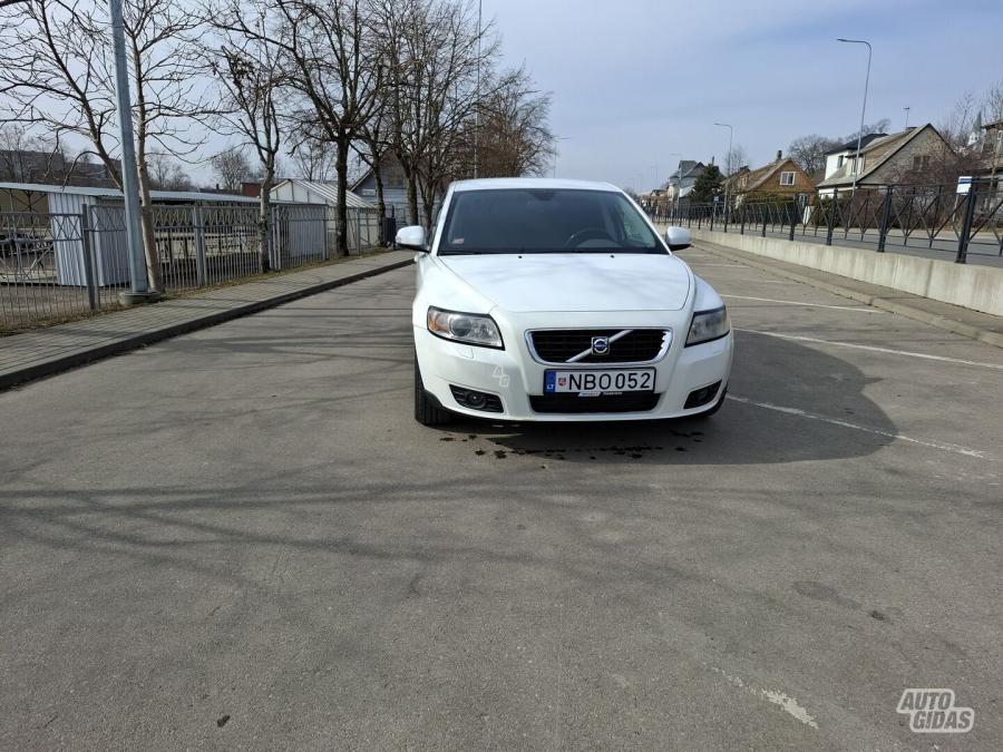 White Volvo V50 2010 in Telschi, with an engine capacity of 1.60 L and mileage of 263 thousand km for 2500 €, photo 3 on AUTOMOTO.COM.LV