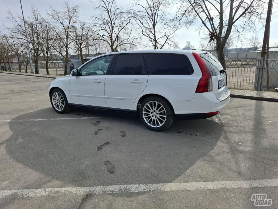 White Volvo V50 2010 in Telschi, with an engine capacity of 1.60 L and mileage of 263 thousand km for 2500 €, photo 4 on AUTOMOTO.COM.LV