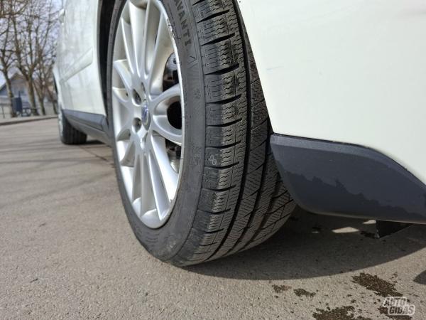 Белый Вольво В50 2010 в Тельшяй, объемом двигателя 1.60 л и пробегом 263 тыс. км за 2500 €, фото 6 на AUTOMOTO.COM.LV