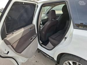 White Volvo V50 2010 in Telschi, with an engine capacity of 1.60 L and mileage of 263 thousand km for 2500 €, photo 9 on AUTOMOTO.COM.LV