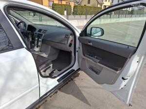 White Volvo V50 2010 in Telschi, with an engine capacity of 1.60 L and mileage of 263 thousand km for 2500 €, photo 13 on AUTOMOTO.COM.LV