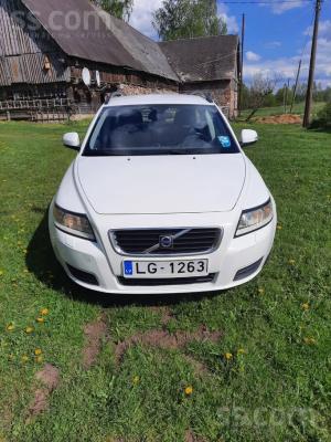 White Volvo V50 2010 in Riga, with an engine capacity of 2.00 L and mileage of 401 thousand km for 2000 €, photo  on AUTOMOTO.COM.LV
