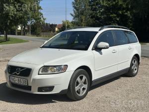 Белый Вольво В50 2010 в Рига, объемом двигателя 1.60 л и пробегом 311 тыс. км за 3490 €, фото  на AUTOMOTO.COM.LV