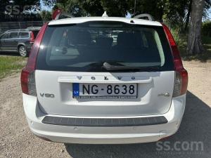 Balts Volvo V50 2010 Rīga, ar dzinēja tilpumu 1.60 L un nobraukumu 311 tūkst. km par 3490 €, foto 5 vietnē AUTOMOTO.COM.LV