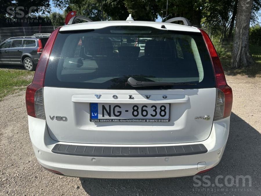 Balts Volvo V50 2010 Rīga, ar dzinēja tilpumu 1.60 L un nobraukumu 311 tūkst. km par 3490 €, foto 5 vietnē AUTOMOTO.COM.LV