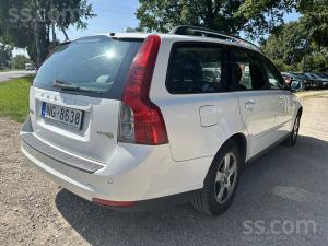 Balts Volvo V50 2010 Rīga, ar dzinēja tilpumu 1.60 L un nobraukumu 311 tūkst. km par 3490 €, foto 6 vietnē AUTOMOTO.COM.LV