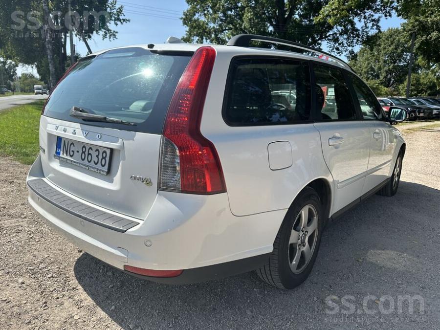 Balts Volvo V50 2010 Rīga, ar dzinēja tilpumu 1.60 L un nobraukumu 311 tūkst. km par 3490 €, foto 6 vietnē AUTOMOTO.COM.LV