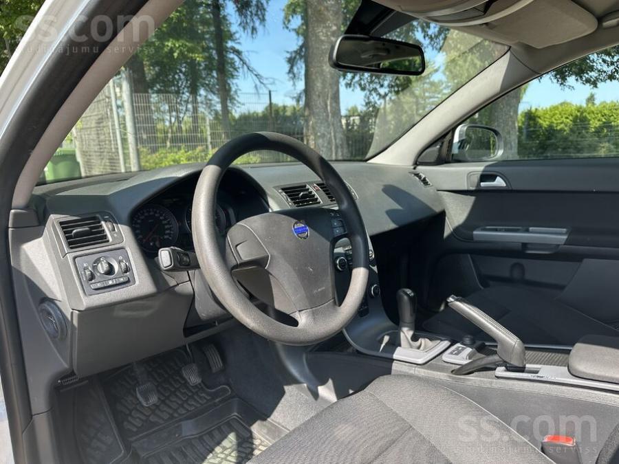 Balts Volvo V50 2010 Rīga, ar dzinēja tilpumu 1.60 L un nobraukumu 311 tūkst. km par 3490 €, foto 11 vietnē AUTOMOTO.COM.LV