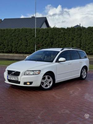 Balts Volvo V50 2010 Viļņa, ar dzinēja tilpumu 1.56 L un nobraukumu 270 tūkst. km par 1500 €, foto  vietnē AUTOMOTO.COM.LV