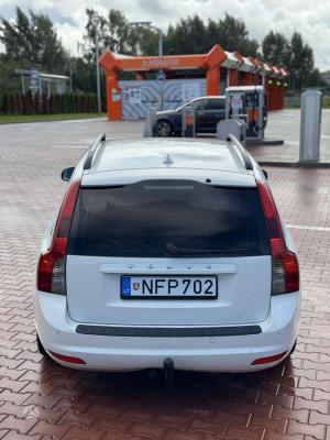 White Volvo V50 2010 in Vilnius, with an engine capacity of 1.56 L and mileage of 270 thousand km for 1500 €, photo 7 on AUTOMOTO.COM.LV