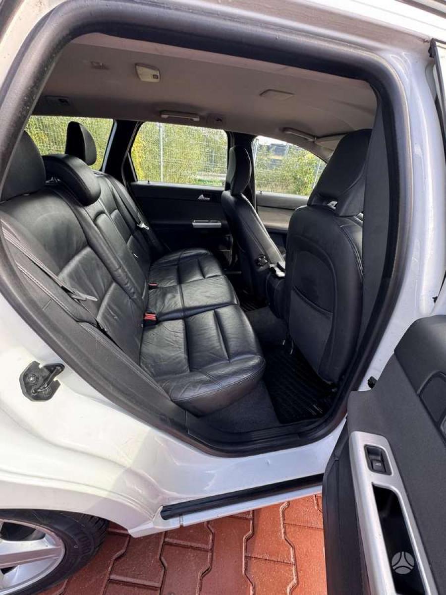 White Volvo V50 2010 in Vilnius, with an engine capacity of 1.56 L and mileage of 270 thousand km for 1500 €, photo 15 on AUTOMOTO.COM.LV