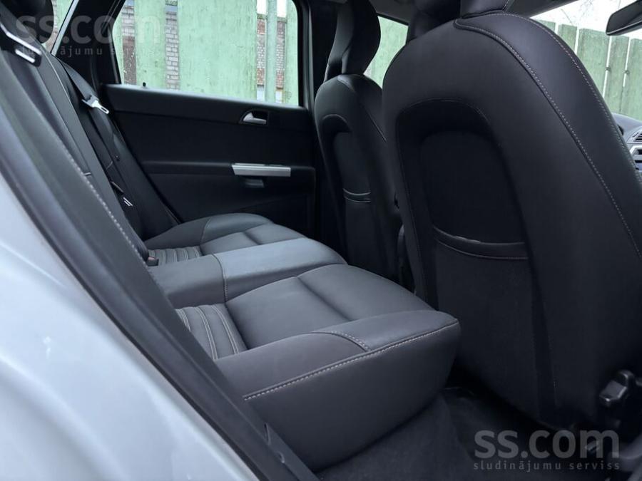 Balts Volvo V50 2011 Rīga, ar dzinēja tilpumu 2.00 L un nobraukumu 0 tūkst. km par 3990 €, foto 14 vietnē AUTOMOTO.COM.LV