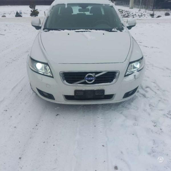 Balts Volvo V50 2011 Panevēža, ar dzinēja tilpumu 1.56 L un nobraukumu 280 tūkst. km par 2200 €, foto 1 vietnē AUTOMOTO.COM.LV