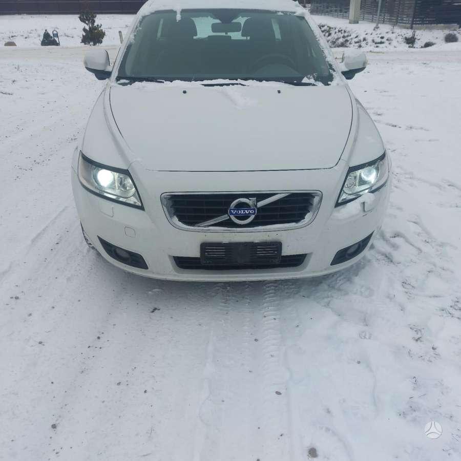 White Volvo V50 2011 in Panevezys, with an engine capacity of 1.56 L and mileage of 280 thousand km for 2200 €, photo 1 on AUTOMOTO.COM.LV