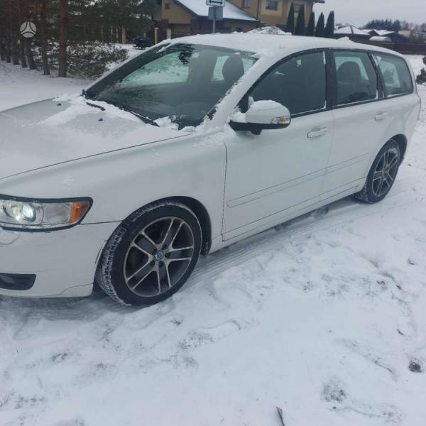 Balts Volvo V50 2011 Panevēža, ar dzinēja tilpumu 1.56 L un nobraukumu 280 tūkst. km par 2200 €, foto 2 vietnē AUTOMOTO.COM.LV