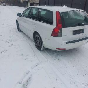 White Volvo V50 2011 in Panevezys, with an engine capacity of 1.56 L and mileage of 280 thousand km for 2200 €, photo 3 on AUTOMOTO.COM.LV