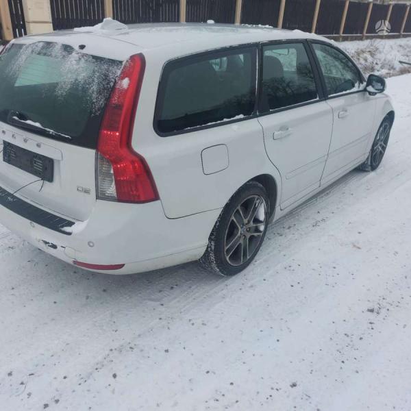Balts Volvo V50 2011 Panevēža, ar dzinēja tilpumu 1.56 L un nobraukumu 280 tūkst. km par 2200 €, foto 4 vietnē AUTOMOTO.COM.LV