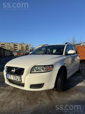 Balts Volvo V50 2011 Rēzekne, ar dzinēja tilpumu 1.60 L un nobraukumu 212 tūkst. km par 4000 €, foto  vietnē AUTOMOTO.COM.LV