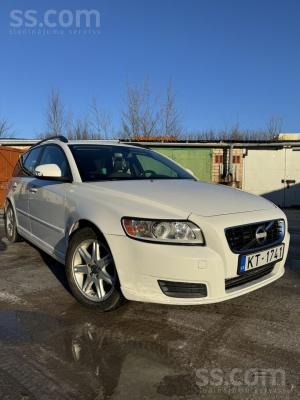 Balts Volvo V50 2011 Rēzekne, ar dzinēja tilpumu 1.60 L un nobraukumu 212 tūkst. km par 4000 €, foto 2 vietnē AUTOMOTO.COM.LV