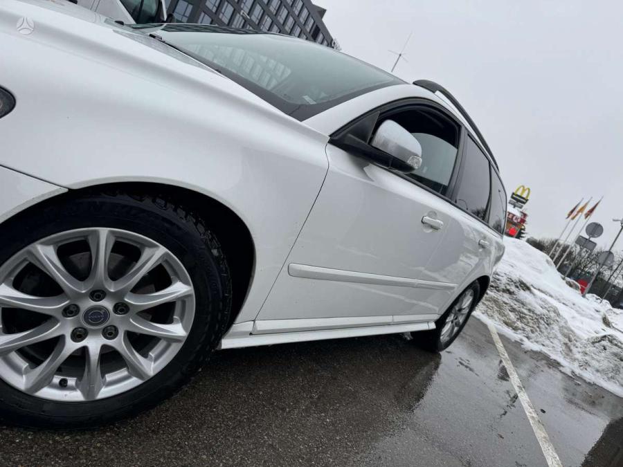 Balts Volvo V50 2011 Kauņa, ar dzinēja tilpumu 1.60 L un nobraukumu 268 tūkst. km par 4190 €, foto 3 vietnē AUTOMOTO.COM.LV