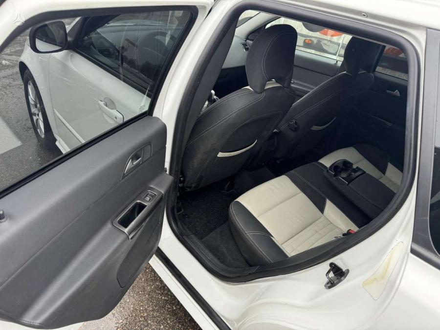 Balts Volvo V50 2011 Kauņa, ar dzinēja tilpumu 1.60 L un nobraukumu 268 tūkst. km par 4190 €, foto 18 vietnē AUTOMOTO.COM.LV