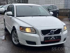 Белый Вольво В50 2011 в Рига, объемом двигателя 2.00 л и пробегом 236 тыс. км за 4550 €, фото  на AUTOMOTO.COM.LV