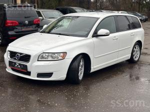 Balts Volvo V50 2011 Rīga, ar dzinēja tilpumu 2.00 L un nobraukumu 236 tūkst. km par 4550 €, foto 4 vietnē AUTOMOTO.COM.LV