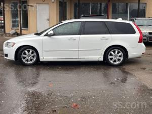 Balts Volvo V50 2011 Rīga, ar dzinēja tilpumu 2.00 L un nobraukumu 236 tūkst. km par 4550 €, foto 5 vietnē AUTOMOTO.COM.LV