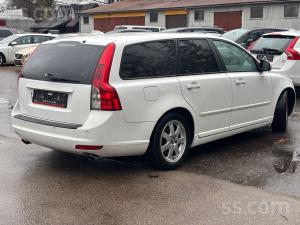 Balts Volvo V50 2011 Rīga, ar dzinēja tilpumu 2.00 L un nobraukumu 236 tūkst. km par 4550 €, foto 7 vietnē AUTOMOTO.COM.LV